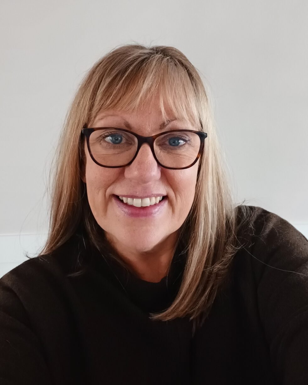 Meet Helen – threadsofblue.co.uk